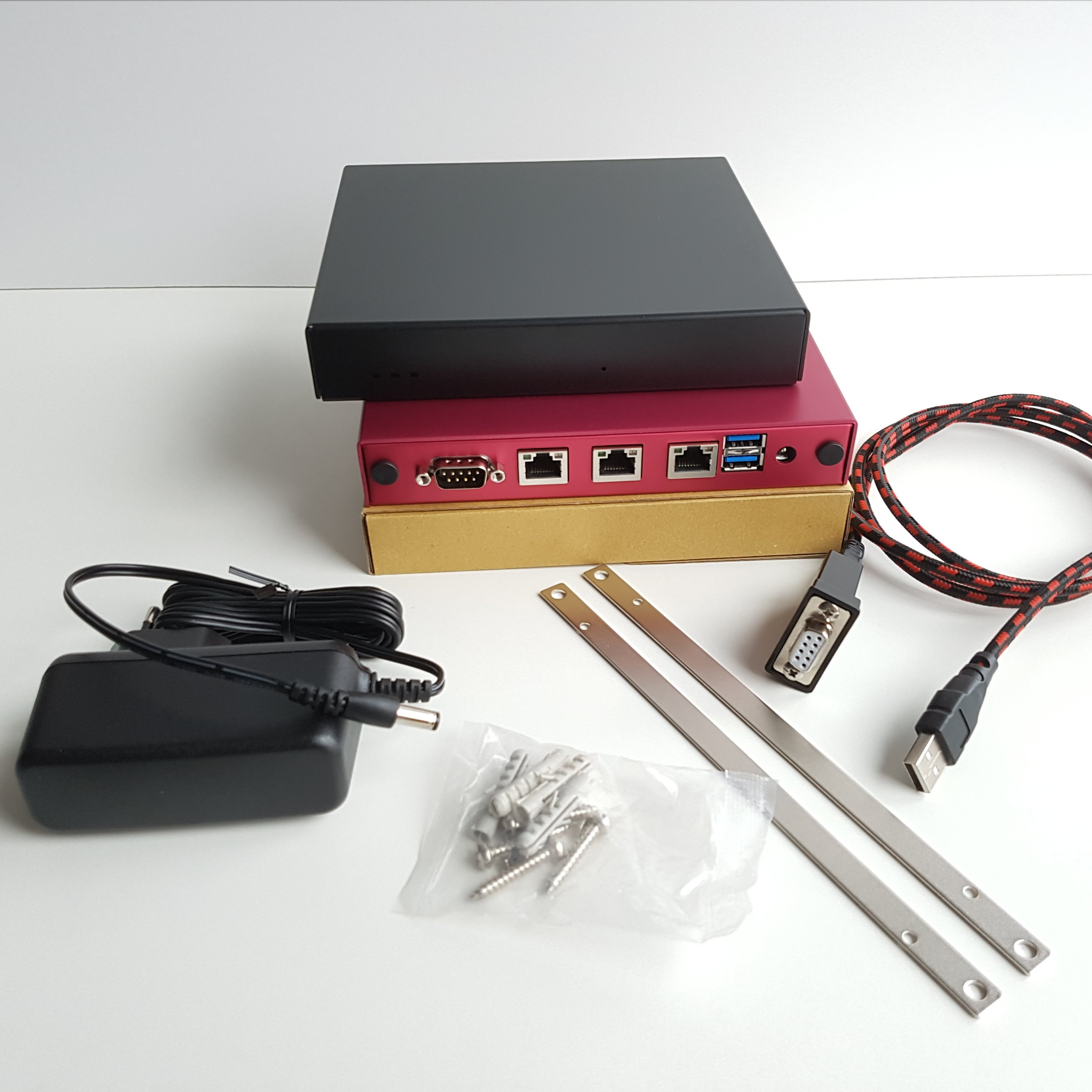 APU3D4 3x Gigabit LAN, Quad Core CPU, 16GB SSD, 4GB RAM