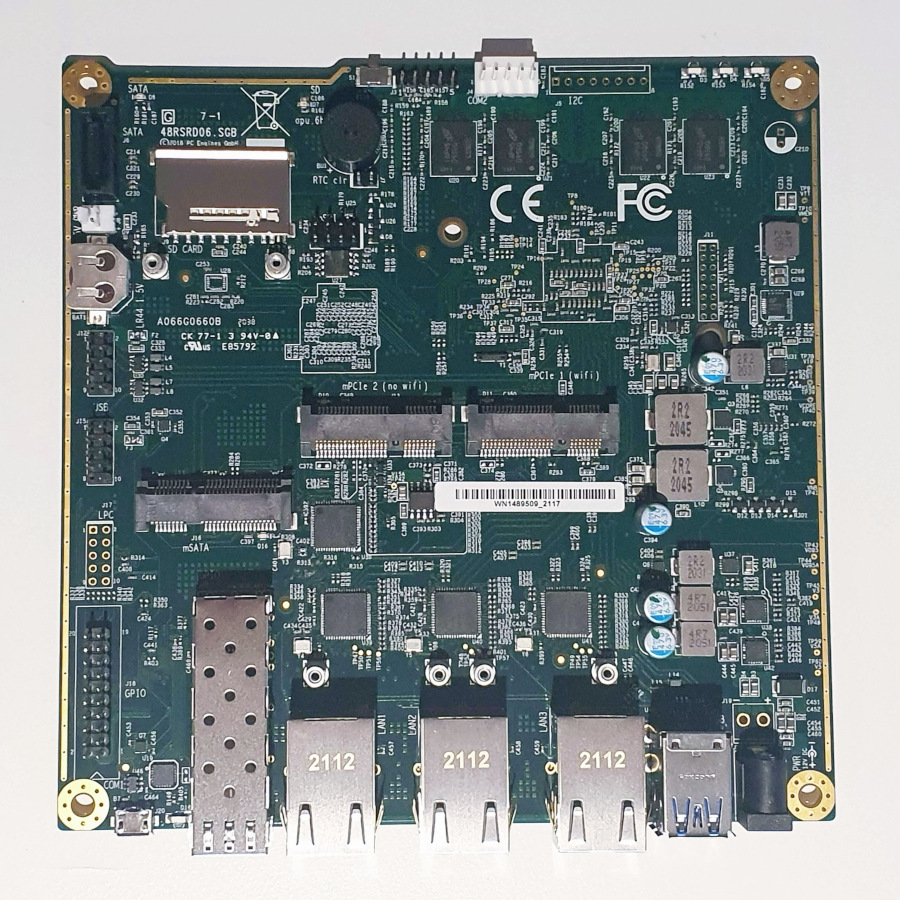 PC Engines APU6B4 - 1 SFP / 3 LAN / quad core CPU / 4 GB RAM