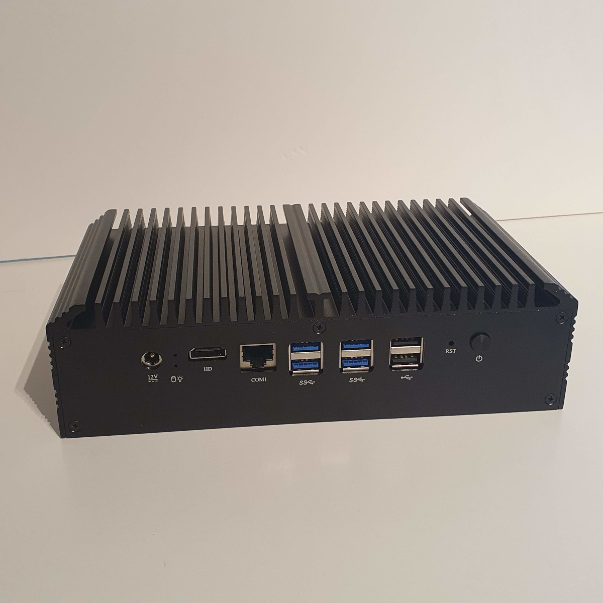 TLSense 8550U: 8x Gigabit LAN, Intel i7 8550U CPU, 128B SSD, 16GB RAM